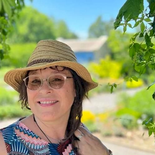 Learn French with Katty - Montreal: Hello! My name’s Katty...